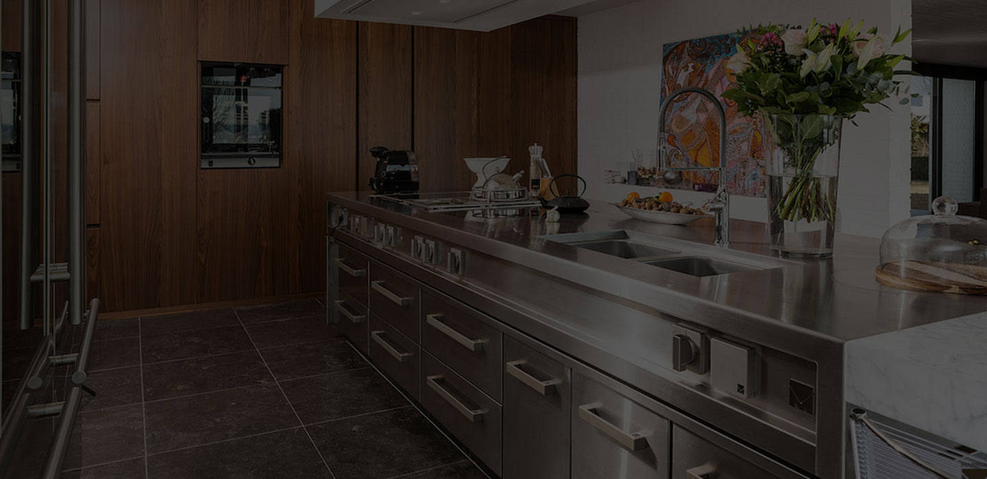 Innovative cooking block in a private house - Marrone Custom Cooking